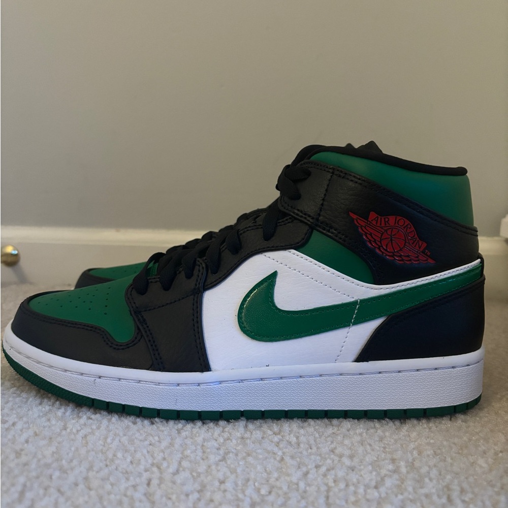Air Jordan 1 Mid Green Toe - Gem